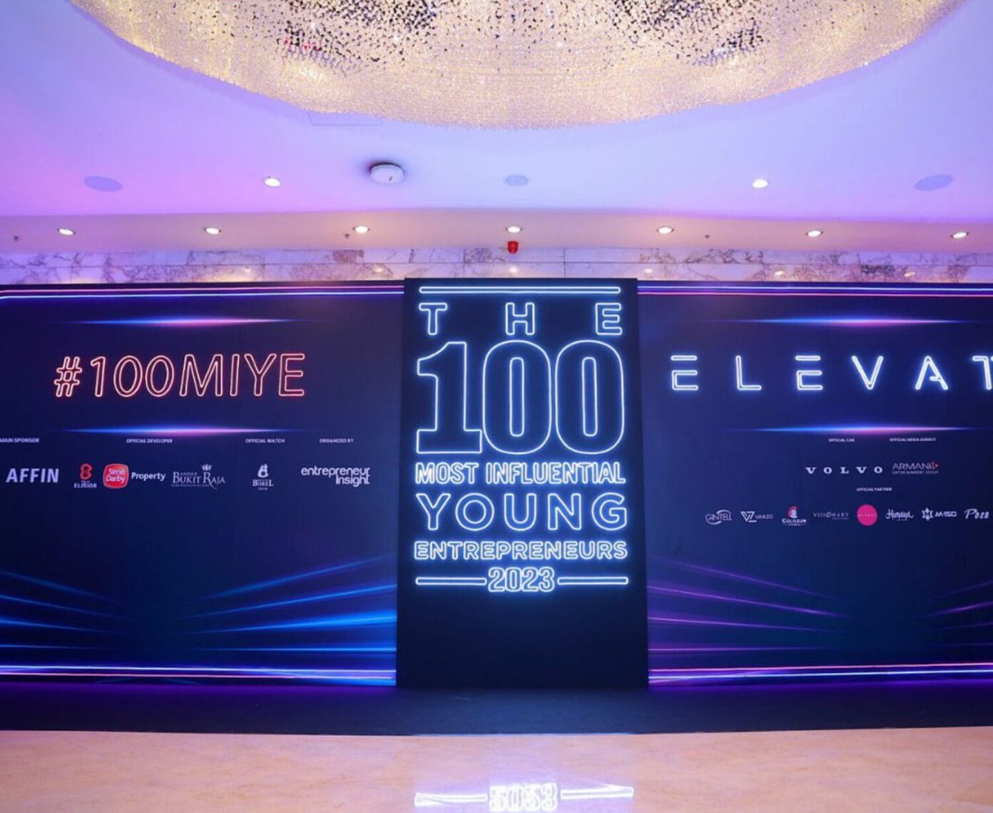 年纪轻轻挤进百大最具影响力青年企业家！大马90后网红Jestina&Ms Kuan得奖啦！