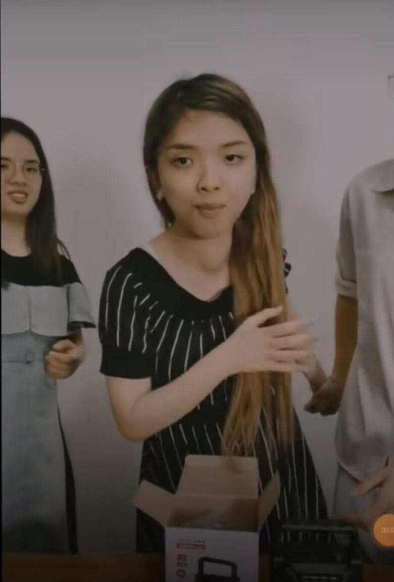 Alice和Adeline内讧，姐姐直播踩场大发癫！网友：新剧本出现了！